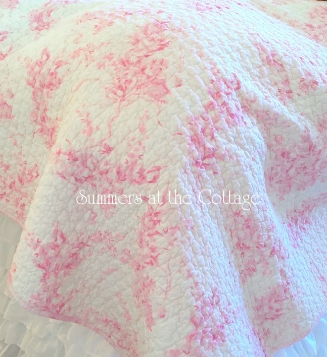 POWDER PUFF PINK BOUQUETS OF PINK ROSES ON CREAMY WHITE QUILT