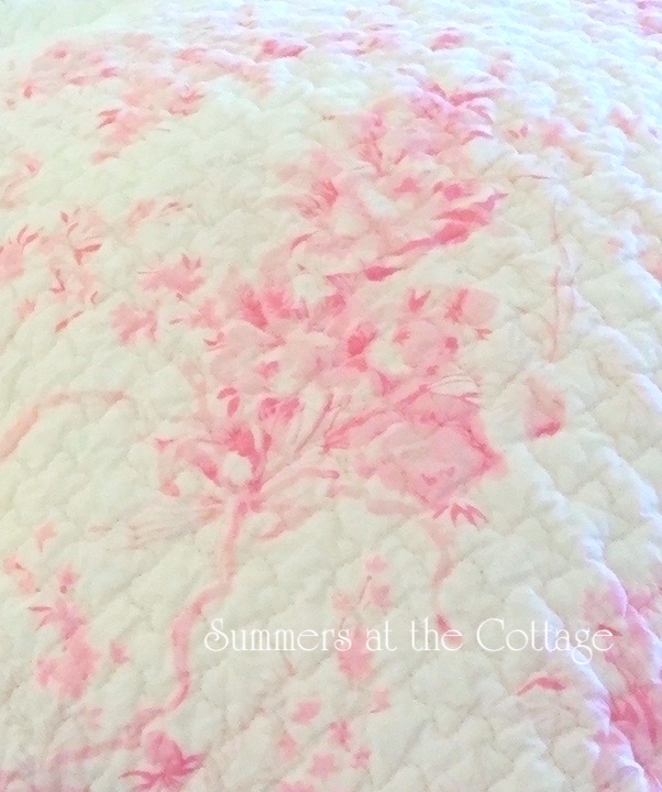 POWDER PUFF PINK BOUQUETS OF PINK ROSES ON CREAMY WHITE QUILT